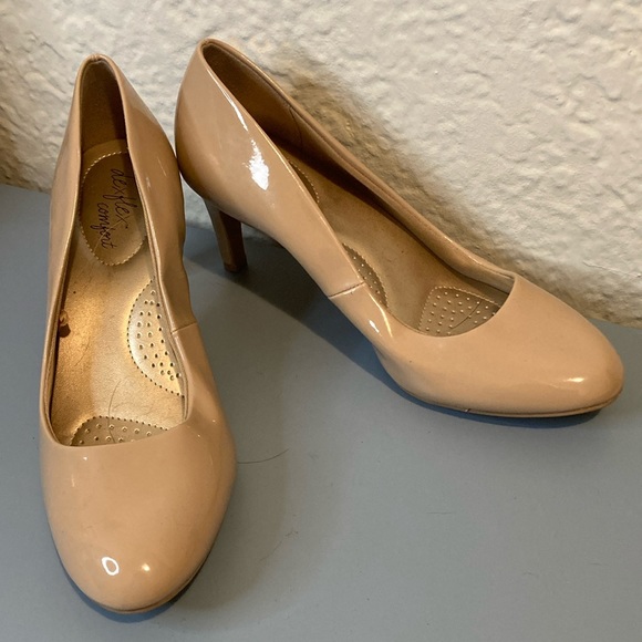 dexflex comfort | Shoes | Glossy Nude Round Toed Heels Size 85 | Poshmark